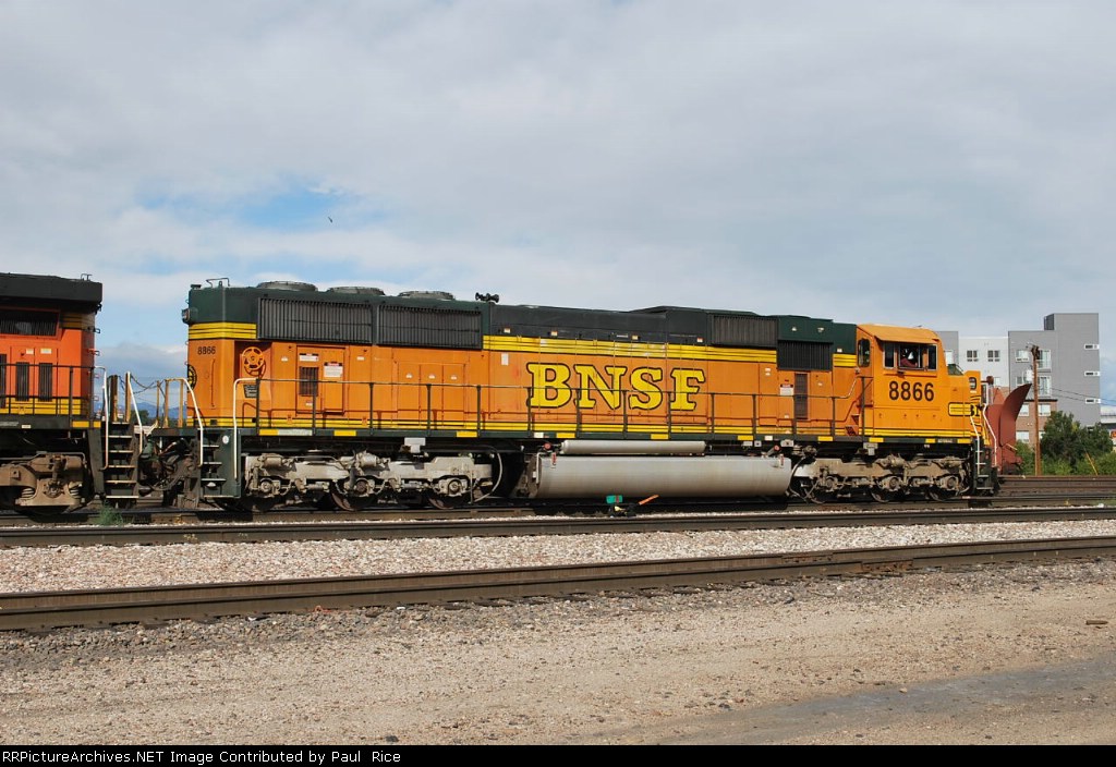 BNSF 8866